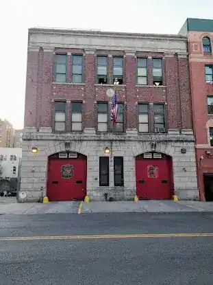 FDNY Engine 92/Ladder 44/Battalion 17 - Uptown Manhattan | Manhattan NYC
